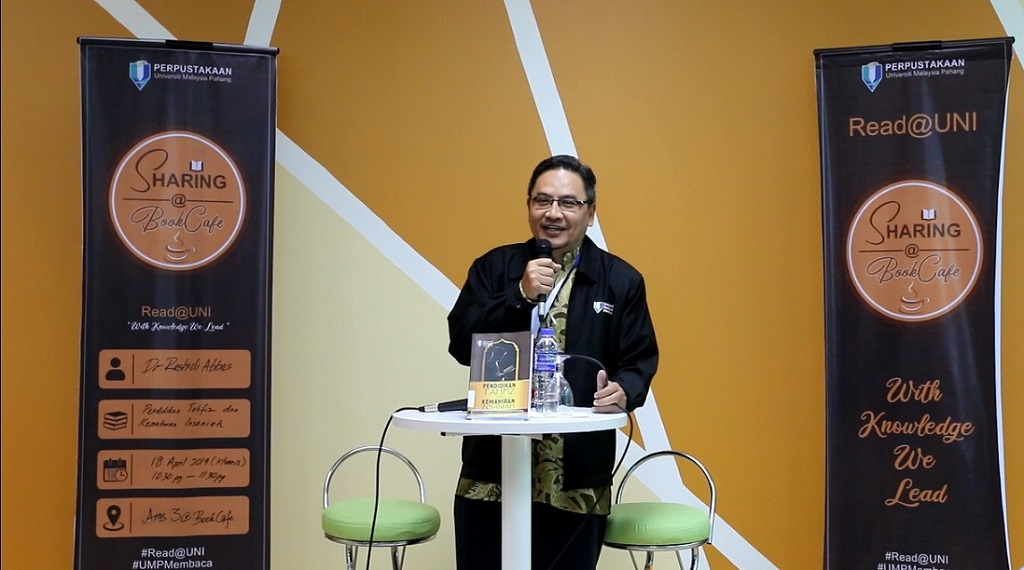 Dr. Rashidi Abbas kupas buku dalam Program Sharing@BookCafe | UMPSA News